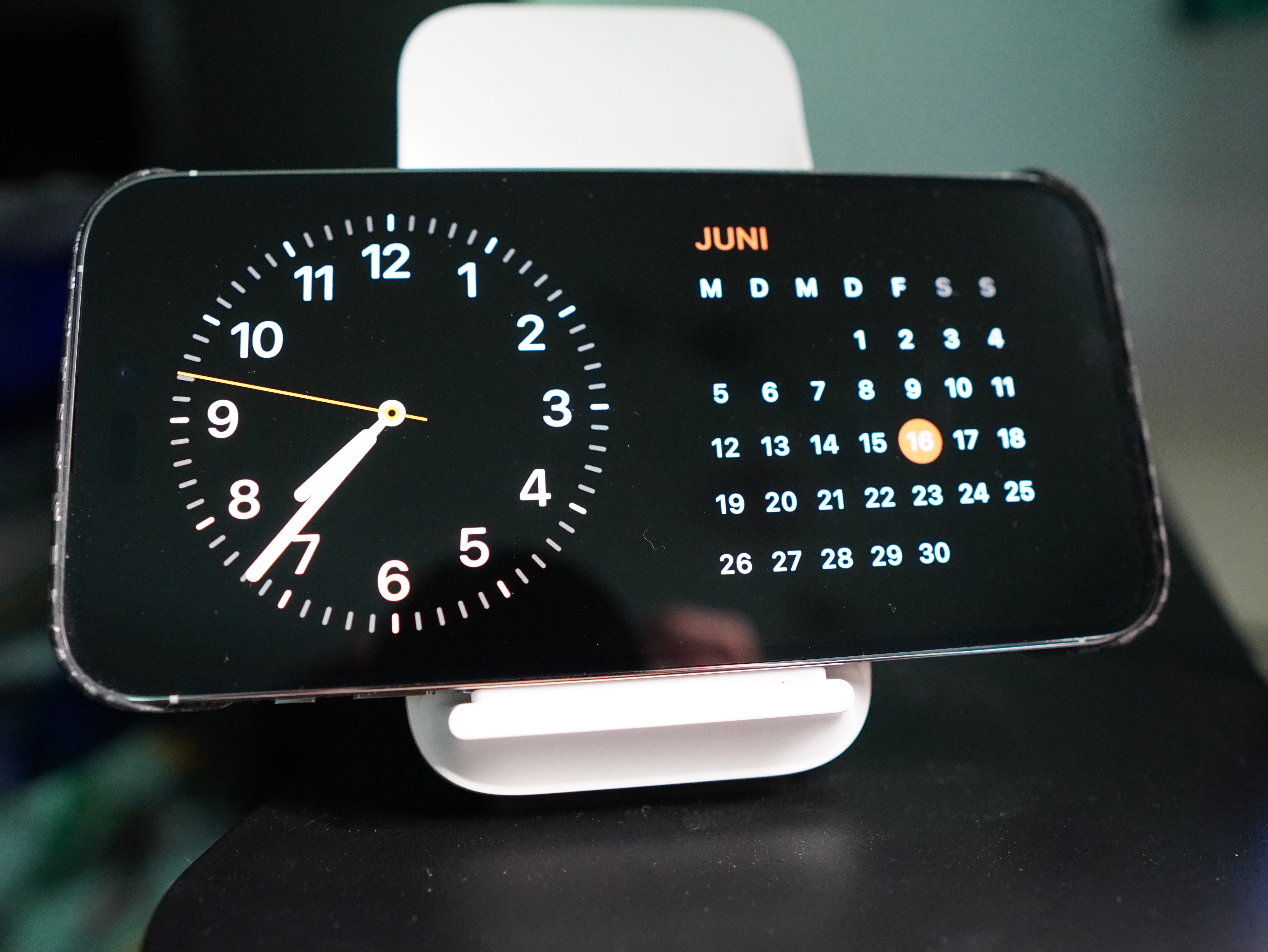 clock on iphone when sideways