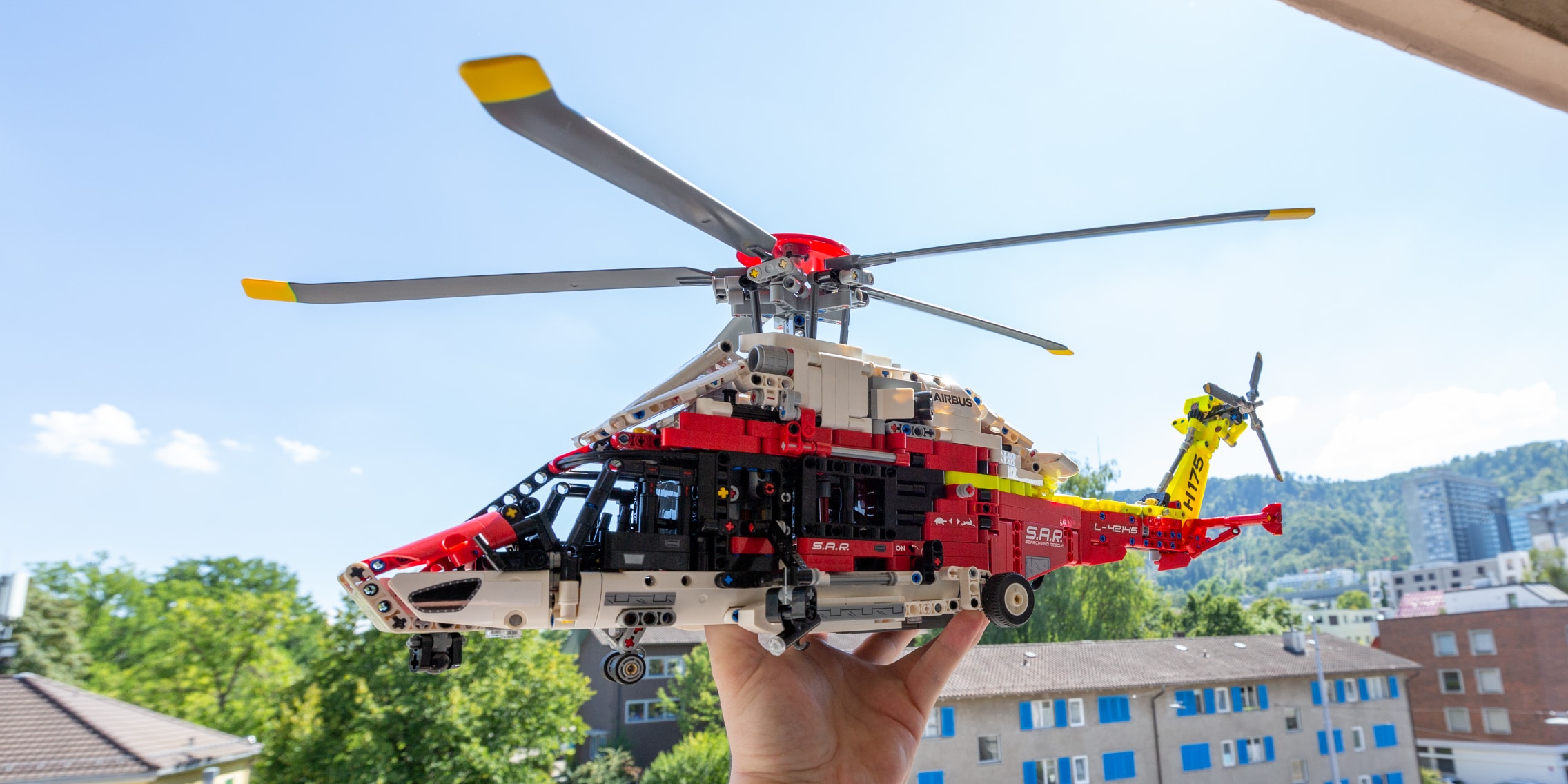 Review Lego Technic 42145 Airbus H175 Rettungshubschrauber - Galaxus